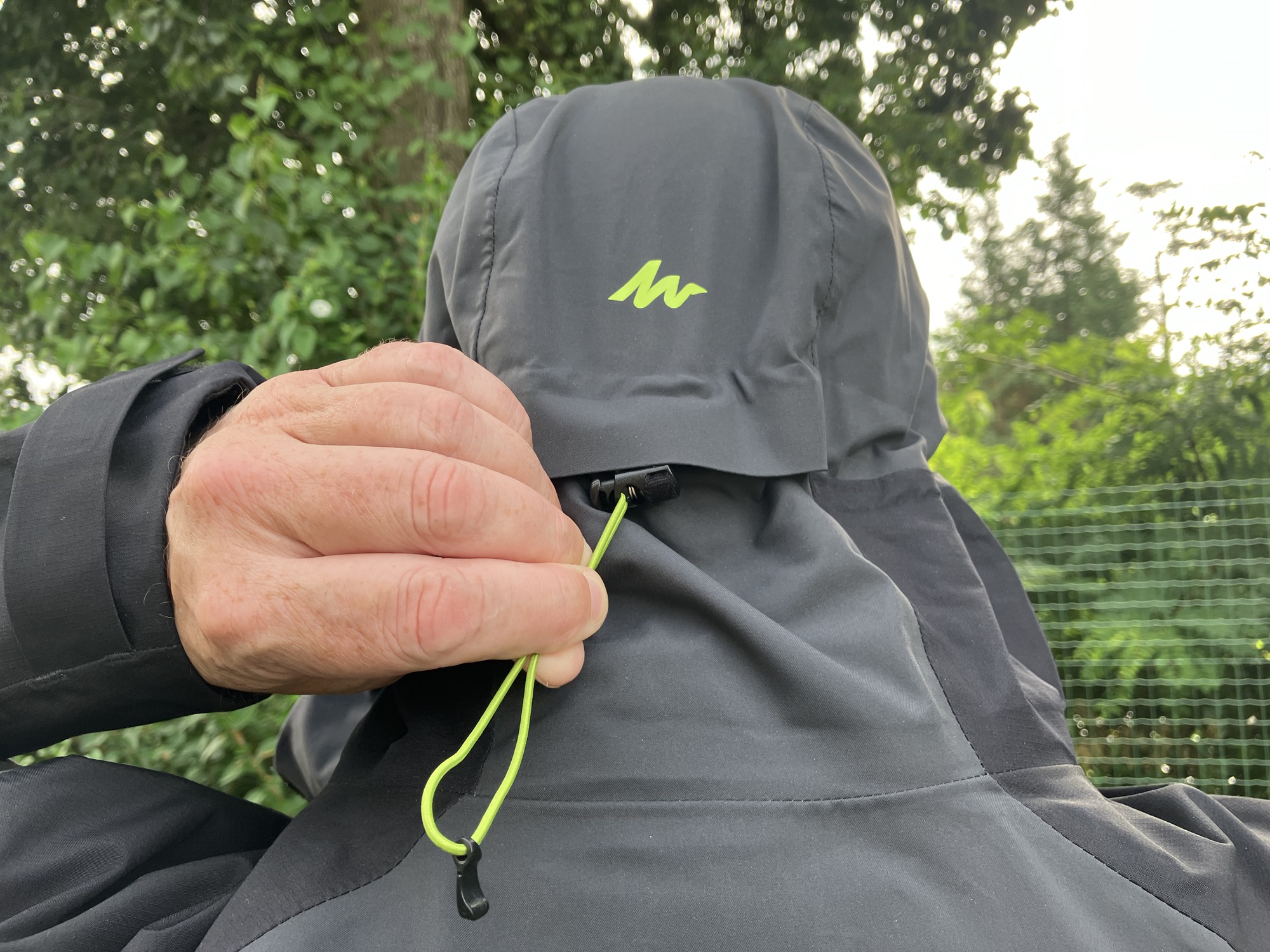 Test de la veste légère imperméable – MH900 « Quechua » Décathlon ...